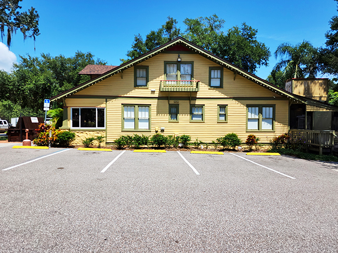 PizzAmor&eacute;: A slice of Italy in the heart of Florida. This charming yellow building houses wood-fired wonders that'll make you say "Mamma mia!"
