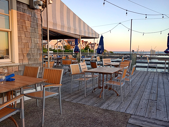 Outdoor dining with a side of ocean breeze? BREAKWATER's deck is calling, and it's time to answer!