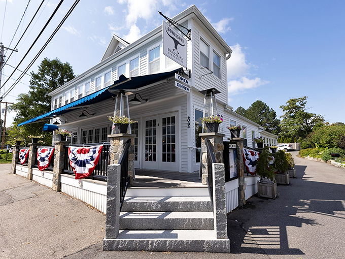 White picket fence meets all-you-can-eat meat. Bonissoni's porch practically begs you to sit a spell and loosen your belt.