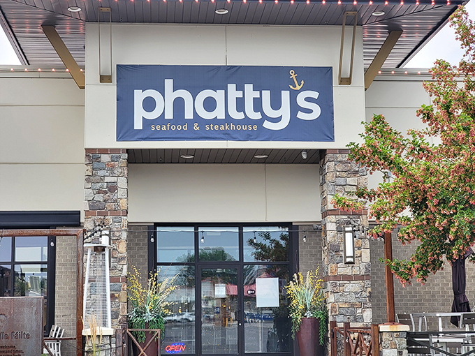 Sleek, modern, and spicier than a Montana summer. Cajun Phatty's is where the crawdads sing... in Billings!