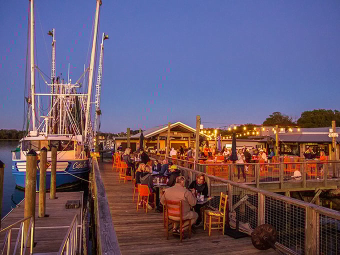 Who needs an ocean view when you've got a plate full of treasures? This bustling dock-side spot serves up memories.