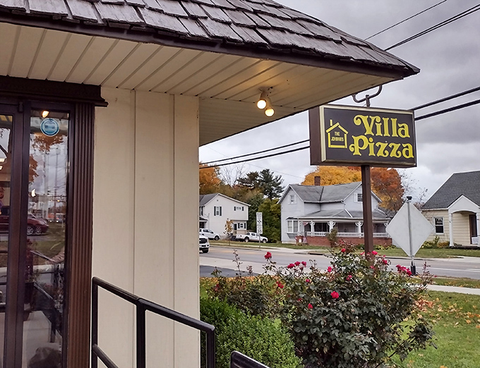 Johnnies Villa Pizza serves up slices with a side of small-town charm. It's the pizza equivalent of a warm hug from grandma.