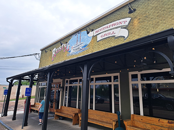 Southern hospitality meets riverfront charm. Rusty's inviting porch is like a warm 'howdy' to your taste buds.