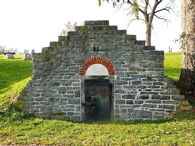 Secret garden or time portal? This mysterious stone structure has 'Indiana Jones adventure' written all over it. Fedora not included.