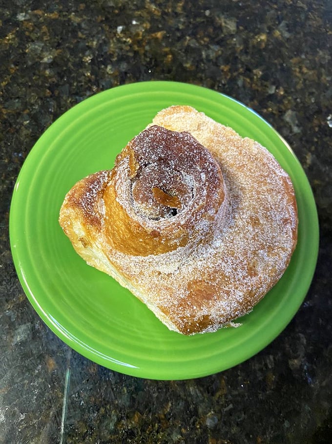 Sugar, spice, and everything nice – this cinnamon roll is the Beyoncé of baked goods, stealing the spotlight on its green stage.