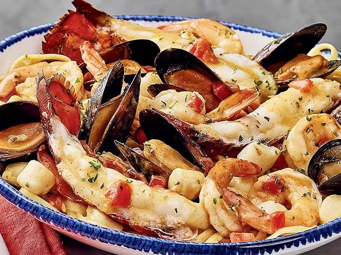 A coastal feast in the Midwest: The Bar Harbor Lobster Bake brings a taste of New England to your table. No sand between your toes required!