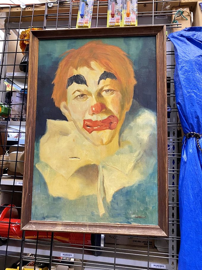 Coulrophobia, meet art appreciation. This vintage clown painting is either the find of the century or tonight's nightmare fuel.