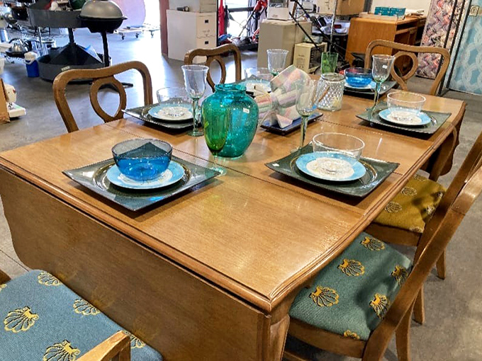 Dinner for six, anyone? This vintage dining set is ready to host your next "Mad Men" themed soir&eacute;e.