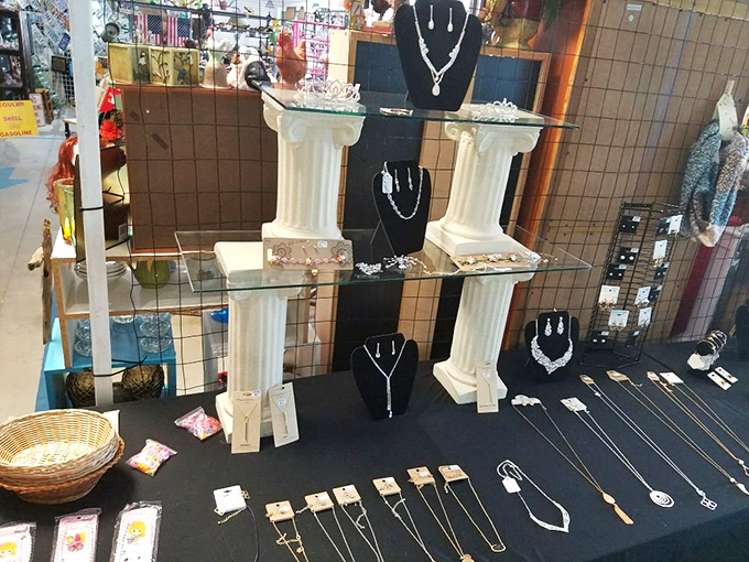 Diamonds in the rough? More like pearls on pillars! This jewelry display could make Elizabeth Taylor swoon with envy.