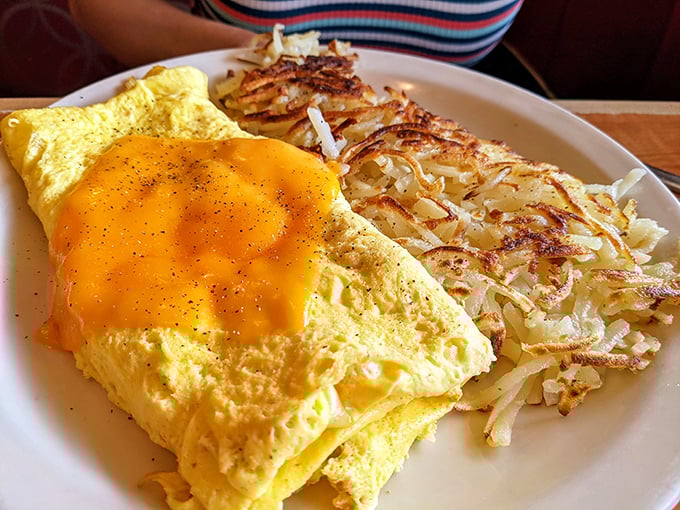 Sunshine on a plate! This omelet and hash brown combo is like a warm hug from your taste buds to your stomach.