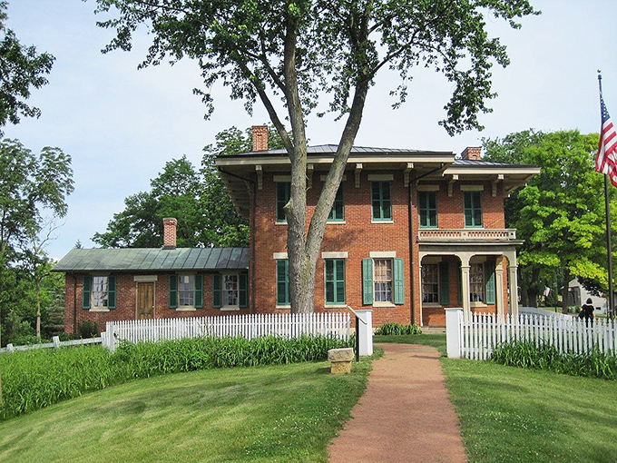 Home is where the history is! U.S. Grant's humble abode proves that even presidents appreciate a good front porch and a white picket fence.