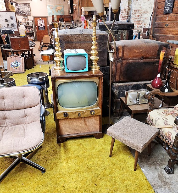 From retro TVs to mid-century chairs, this room is like a "Mad Men" set designer's fever dream come to life.