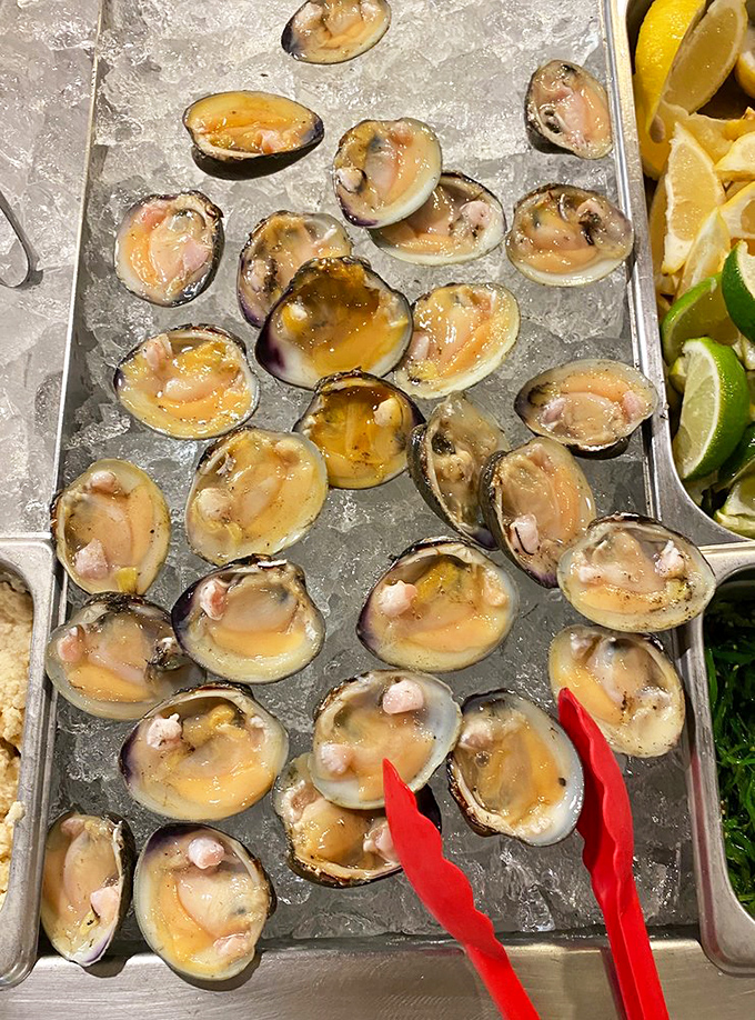 Little clams, big flavor! These littlenecks are like the ocean's version of potato chips - bet you can't eat just one