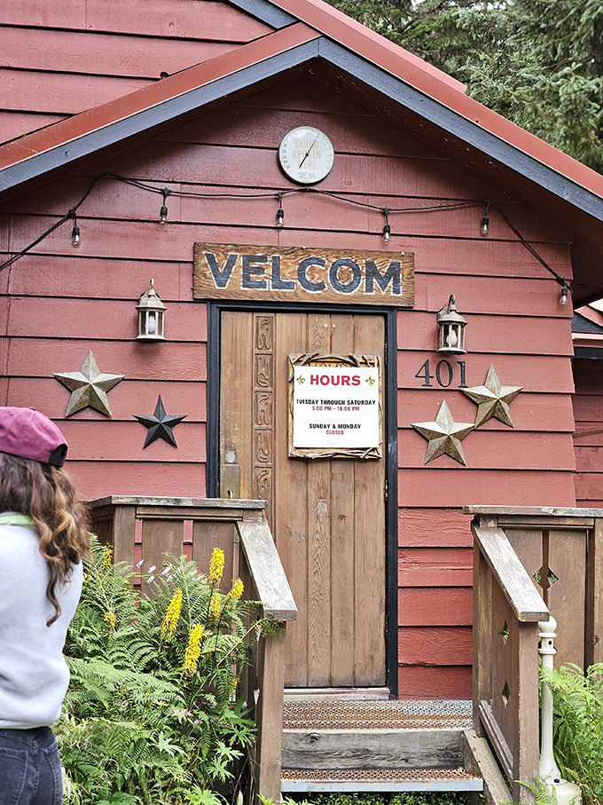 Double Musky Inn: Where Cajun meets Alaskan in a flavor explosion. It's like Mardi Gras and the Iditarod had a delicious love child.