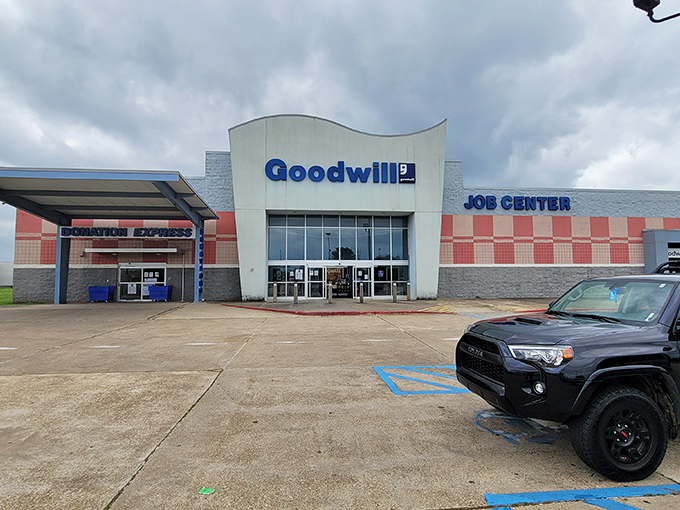 "Goodwill's got curves! This Shreveport store's facade is as eye-catching as the deals inside."
