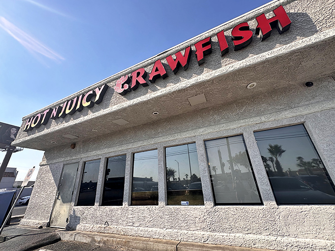Hot N Juicy Crawfish: Bold name, bolder flavors. This Vegas hotspot isn't whispering about seafood – it's shouting from the rooftops!