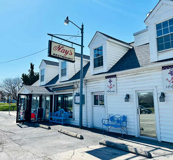 May's Restaurant: Where comfort food meets seafood in a dance as graceful as Fred Astaire and Ginger Rogers&hellip; if they were crabs.