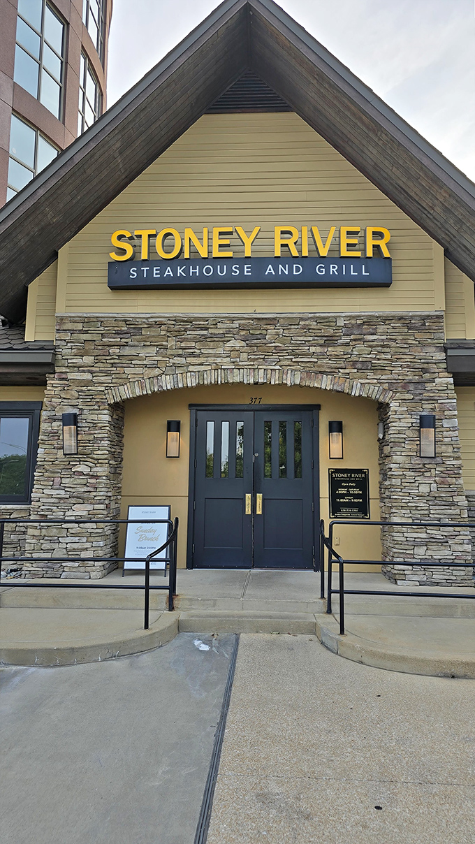 Stoney River: Where rustic charm meets culinary finesse! This facade promises a steak experience that's a cut above the rest.