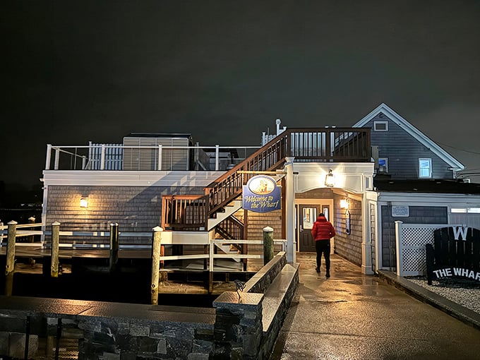 The Wharf: Where cozy meets coastal! Dive into seafood classics while the Warren River provides dinner and a show.
