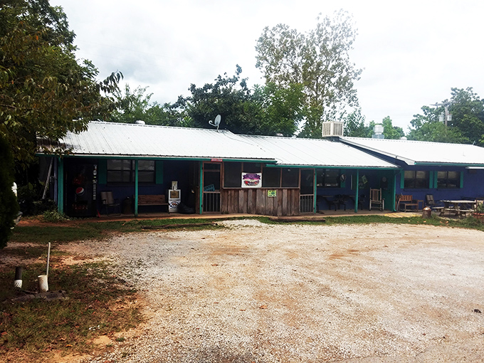 Part pizzeria, part time machine. Tommy's Famous Pizza serves up slices with a side of nostalgia in a setting straight out of a Norman Rockwell painting.