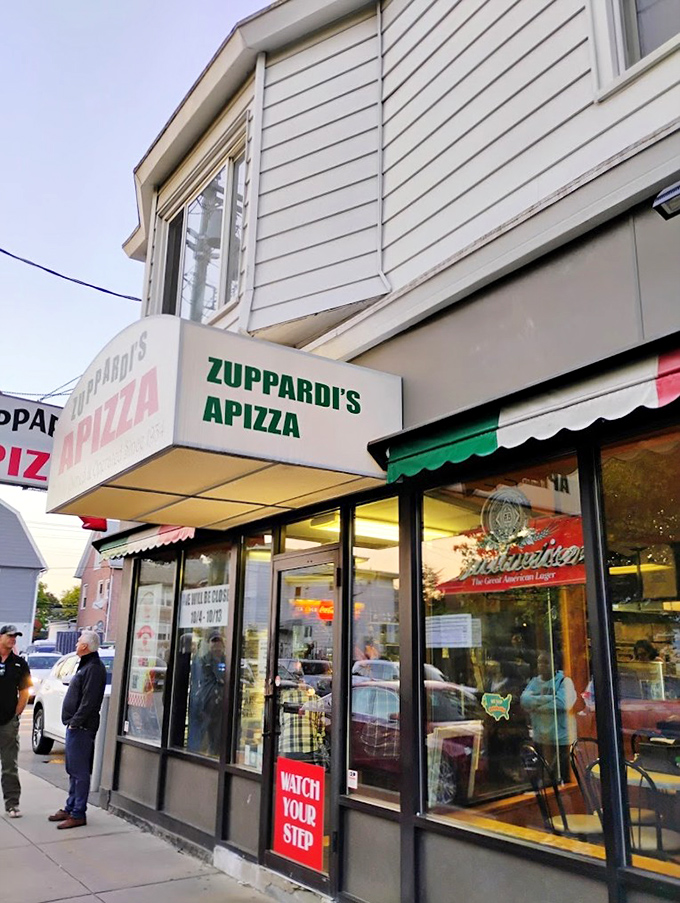 Step into Zuppardi's and breathe in decades of pizza-making expertise. It's the aromatic equivalent of a warm, cheesy hug.