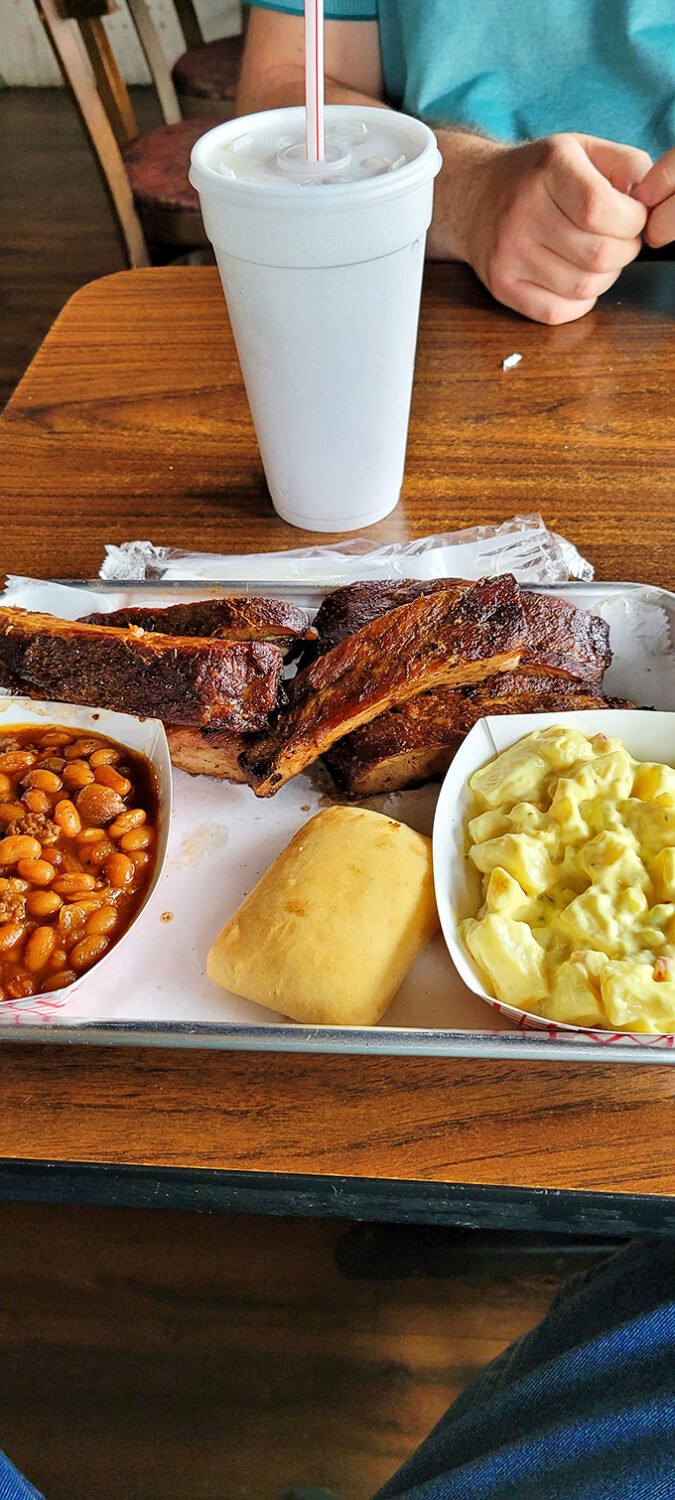 A plate that screams "Southern comfort" louder than Scarlett O'Hara at a barbecue. Pass the napkins, y'all!