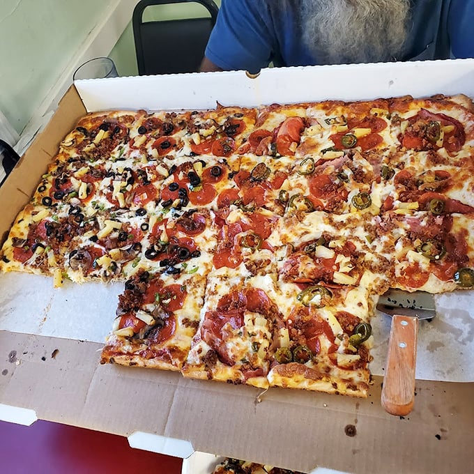 Behold the Detroit-style pizza &ndash; it's like the Motor City decided to make a delicious, cheesy tribute to its rectangular license plates.