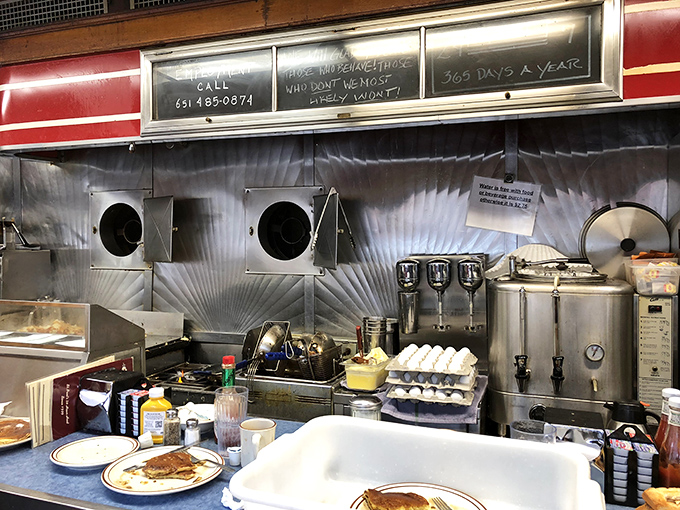 Where the magic happens! Mickey's bustling kitchen is a well-oiled machine, churning out classic American fare 24/7, 365 days a year. Talk about dedication to deliciousness!