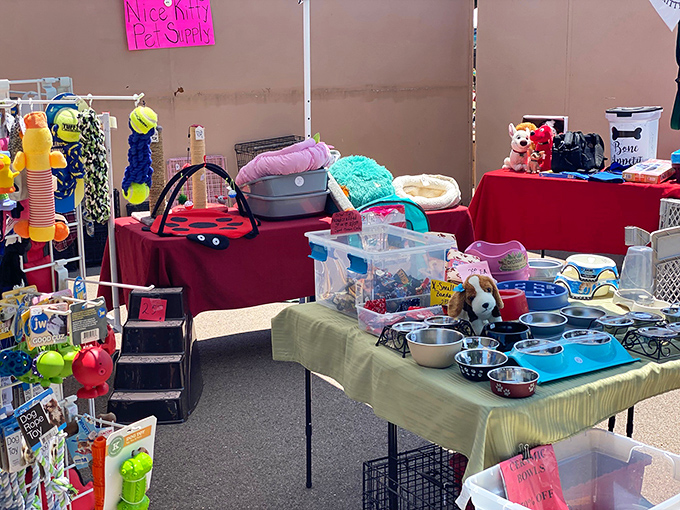 Pampered pets, rejoice! This booth is like Disneyland for furry friends. From gourmet treats to plush beds, Fido's about to live his best life.