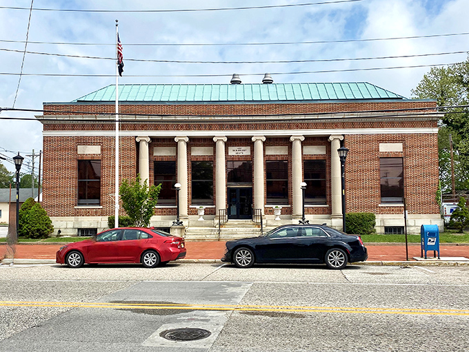 Neither snow nor rain nor heat nor gloom of night&hellip; can stop you from admiring this stately post office's classic columns.