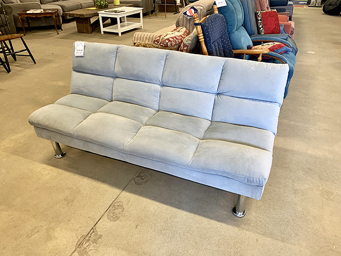 Nap time or Netflix marathon? This sofa bed is ready for both, proving that comfort and versatility can indeed be roommates.