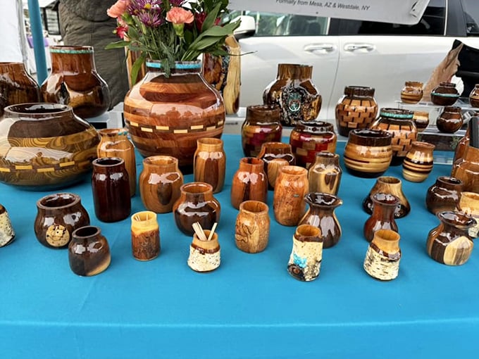 Wooden wonders that would make even Ron Swanson swoon. These aren't just vases; they're future family heirlooms in the making.