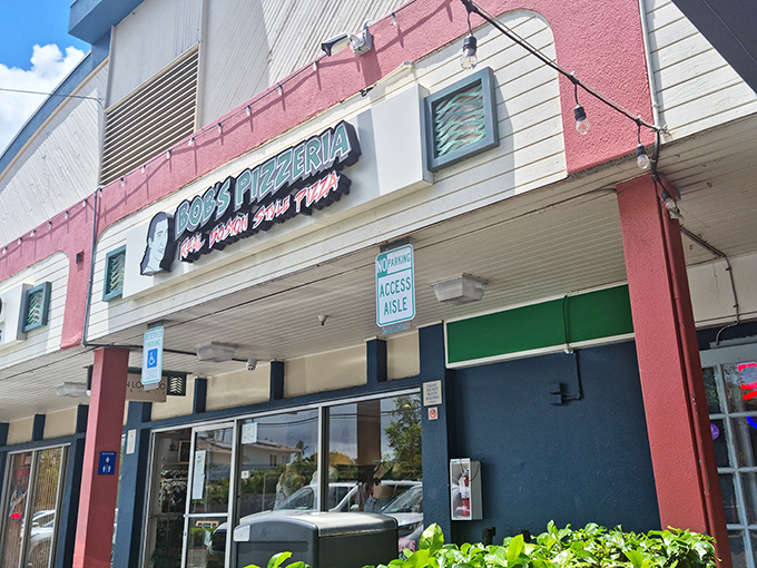 Bob's Pizzeria: Where 'Aloha' meets 'Mangia'! This Kailua treasure proves you don't need fancy digs to serve up slices of heaven.