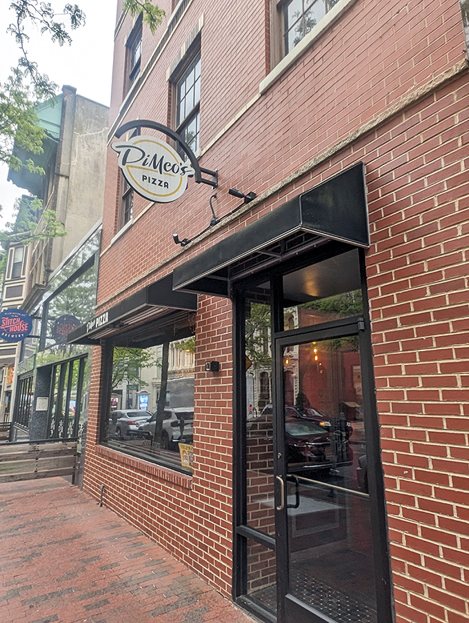 DiMeo's brick fa&ccedil;ade gives nothing away, like a poker player with a royal flush&mdash;the real action is happening inside that imported Italian oven.
