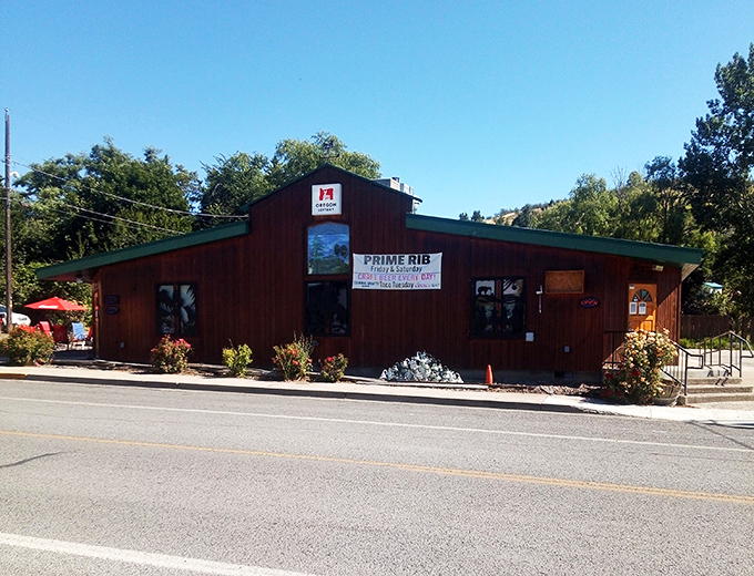 Small town, big flavors! This unassuming steakhouse is serving up slices of beefy heaven in the heart of Cove.
