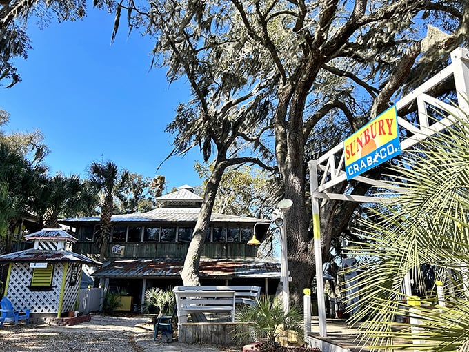 Sunbury Crab Company: where palm trees sway, crabs play, and your taste buds embark on a flavor-packed coastal getaway.