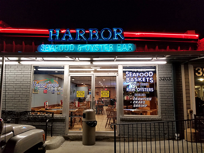 Harbor Seafood & Oyster Bar: That neon sign is basically Morse code for "Get in here and eat!"