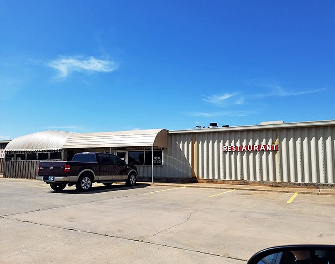 Simplicity meets savory! Ken's may look unassuming, but it's a flavor powerhouse in disguise.