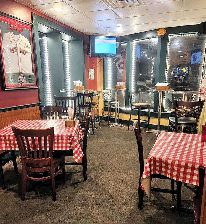 Checkered tablecloths and championship pizzas! Ramunto's is cozier than a Vermont wool sweater and twice as comforting.