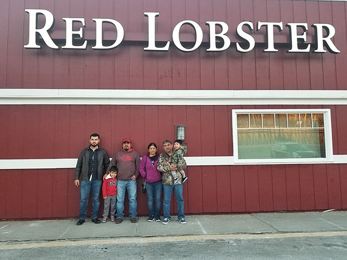 Anchors aweigh at Red Lobster! This Omaha outpost is serving up oceanic classics faster than you can say "cheddar bay biscuits."