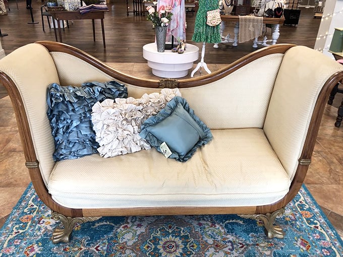 Lounging in luxury! This vintage settee is begging for someone to recreate a 'draw me like one of your French girls' moment.