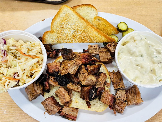 Burnt ends and toast: a relationship more perfect than most Hollywood marriages, with sides playing supportive roles.