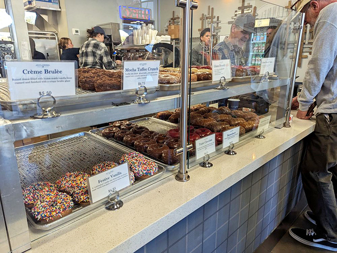 Donut display of dreams! This case is more tempting than the Sirens' song to Odysseus. Resistance is futile, my friends.