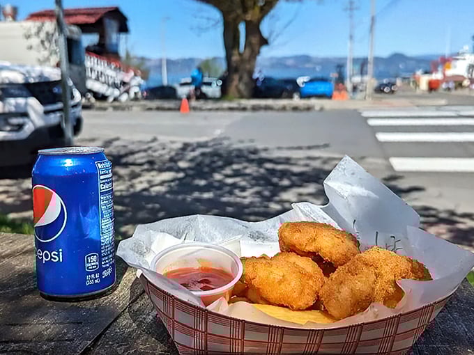 Who needs white tablecloths? Nature provides the perfect dining room for this boat-to-street culinary adventure.