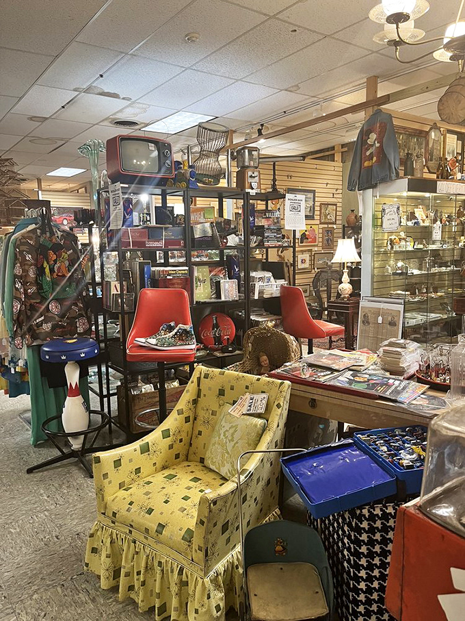 Mad Men meets Downton Abbey in this swanky setup. Sit a spell and imagine the cocktail parties these pieces have seen.