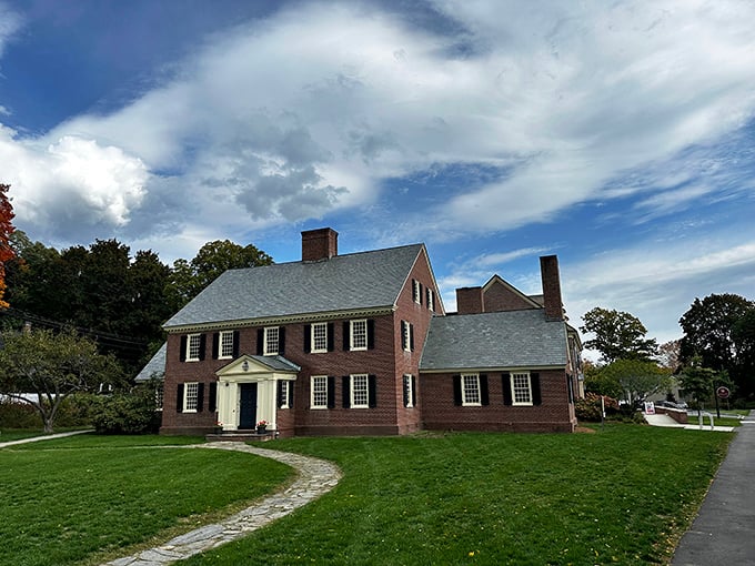 Concord Museum: Where history comes alive, without the musty smell. It's like "Night at the Museum," but with more tricorn hats and fewer CGI effects.