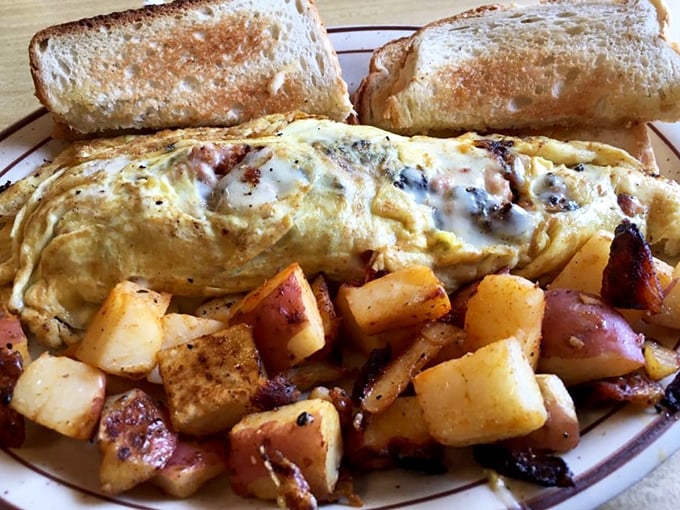 When potatoes and eggs get together with linguica, magic happens. This plate is Rhode Island's answer to "What should I eat today?"