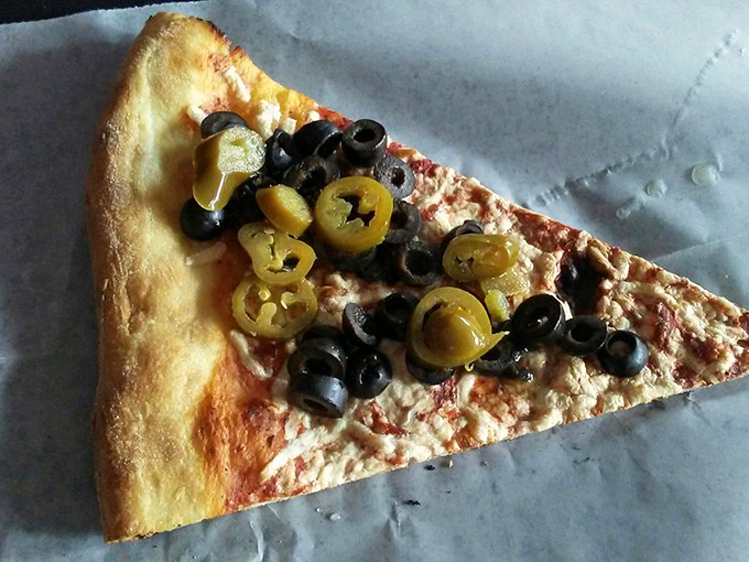 Olive you need is love… and this vegan slice! Arinell proves that plant-based pizza can be a real crowd-pleaser.