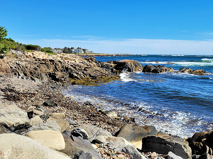 Rocky shores and rolling waves – nature's own masterpiece. Who needs a beach umbrella when you've got these stunning vistas?