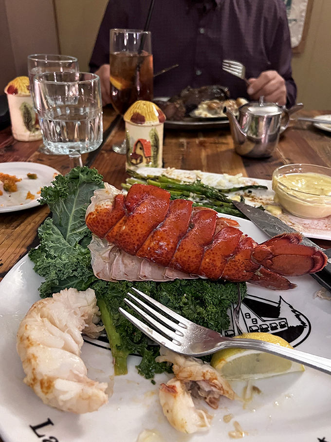 The Red Lobster mascot's worst nightmare: A crustacean so perfectly prepared, it's worth getting your bib dirty for.